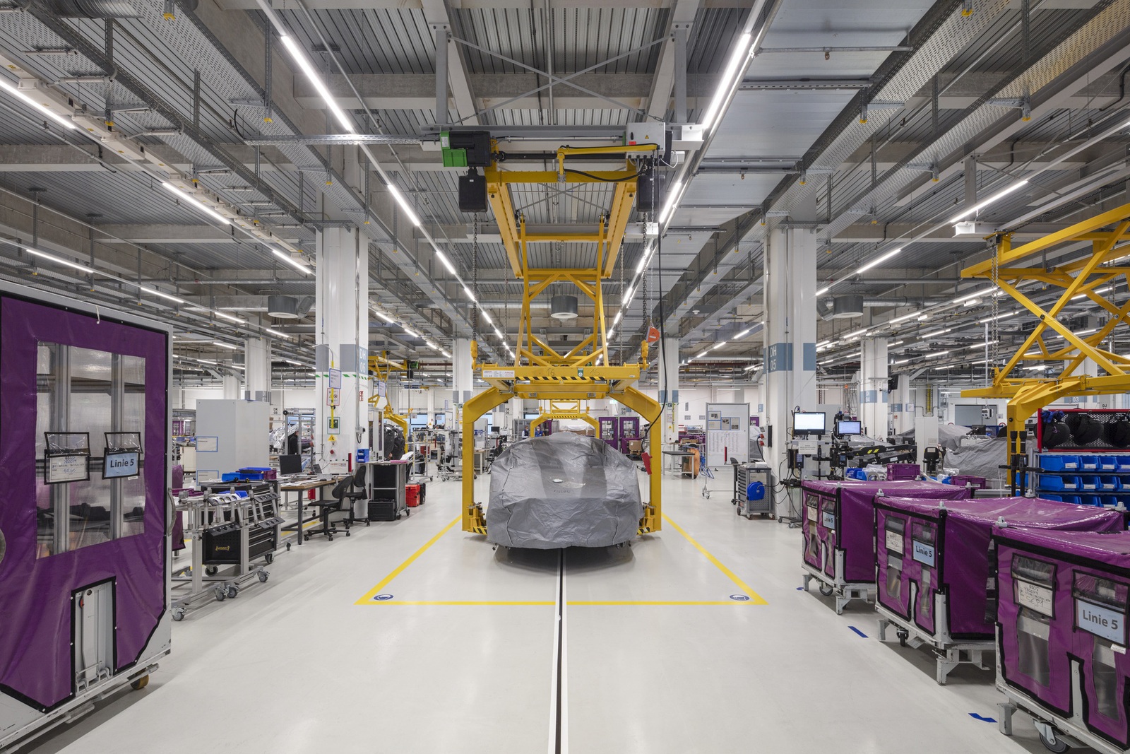 BMW FIZ Future Hybrid Building | HENN